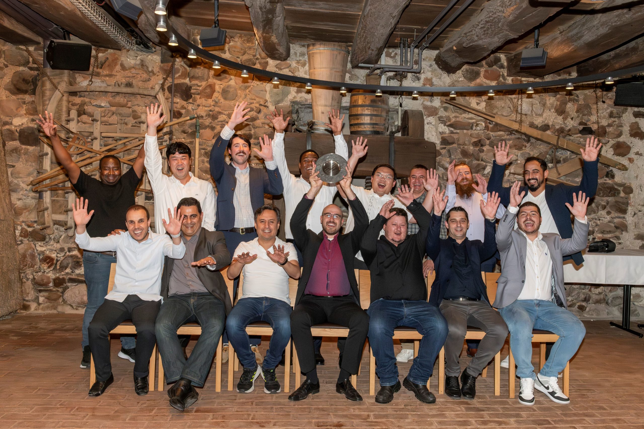 Herzlichen Glückwunsch an die 16 neuen Experten in Mischfutter­technik ...